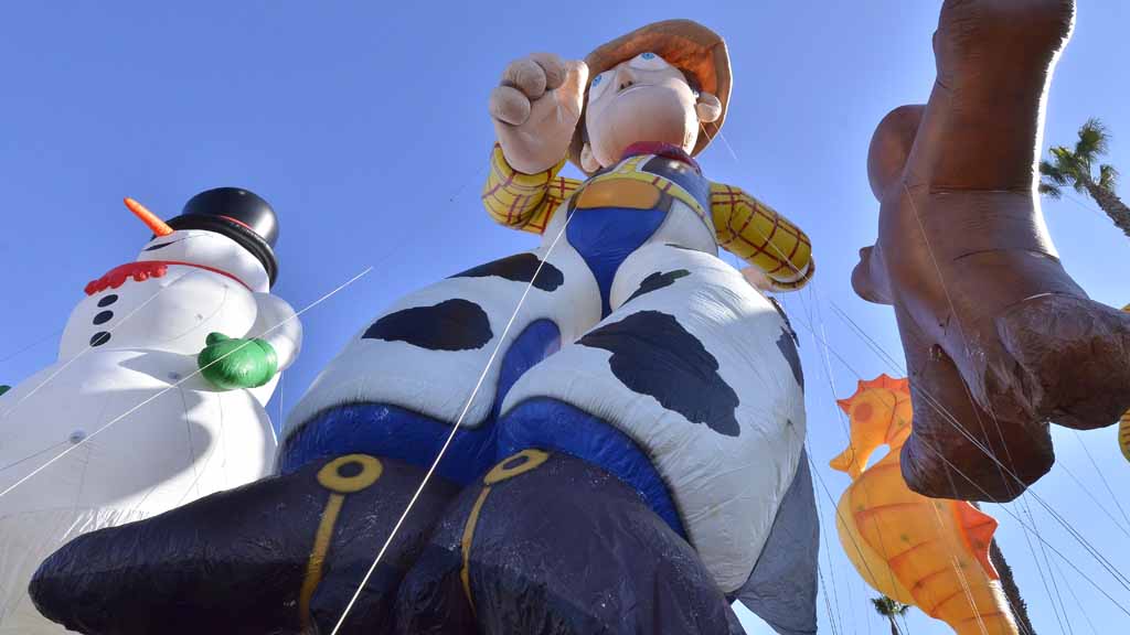 Whale of a Parade! Giant Balloons, Bands Delight Holiday Bowl Crowd ...