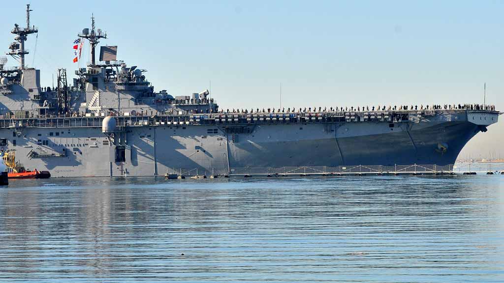 Kisses to Last: 4,500 Boxer Families Say Farewell as Crews Ship Out ...