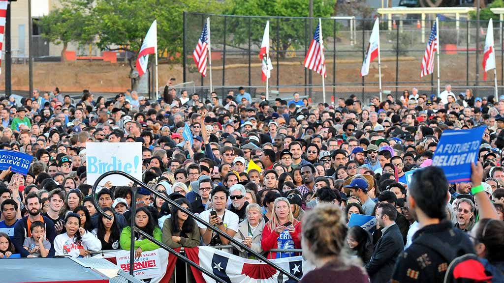 Bernie Sanders Rally Goes Silent Amid Medical Emergency - Times of San ...