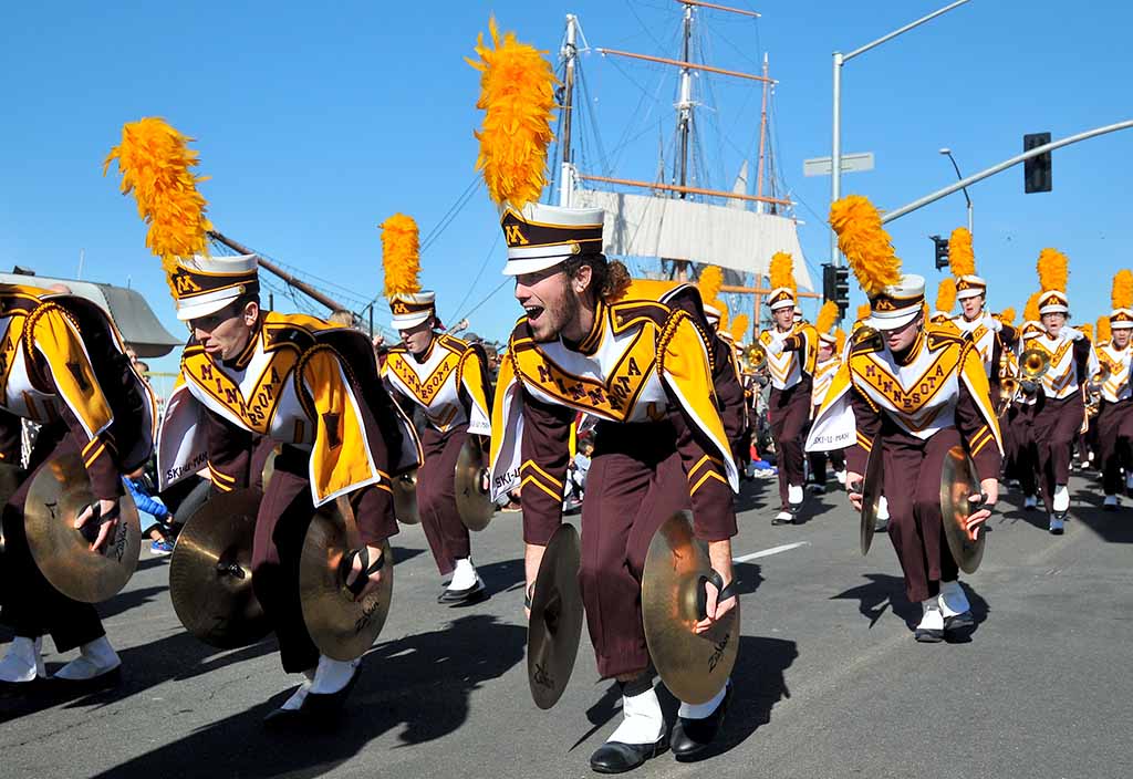 Crazy for Cougars, Gaga for Gophers, all Parade Winners on a Weather ...