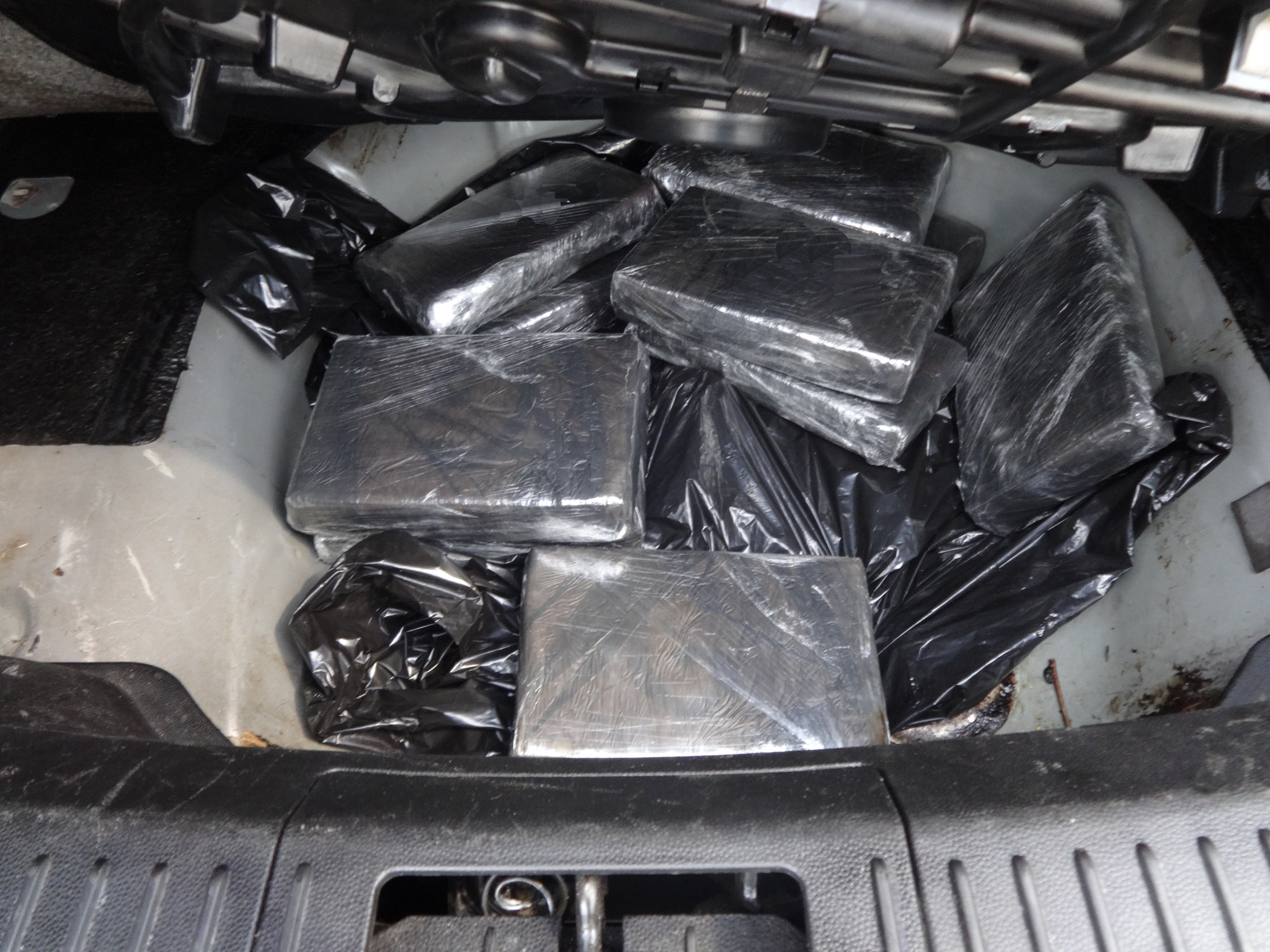 Teen Suspected of Smuggling $328K Worth of Heroin, Cocaine in Tire Well ...