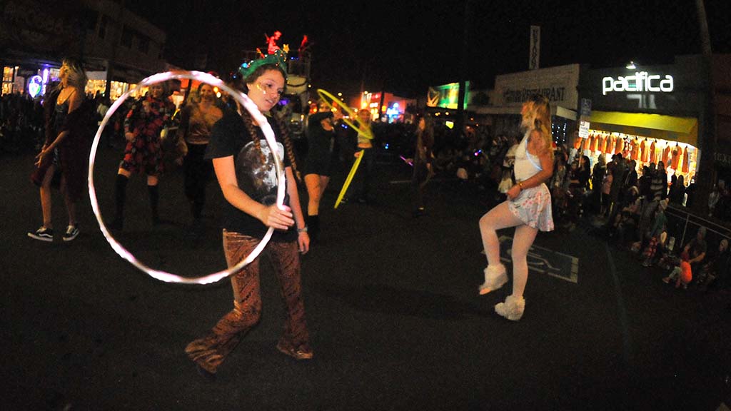 G'Day for Ocean Beach Holiday Parade: Draws International Cast of ...