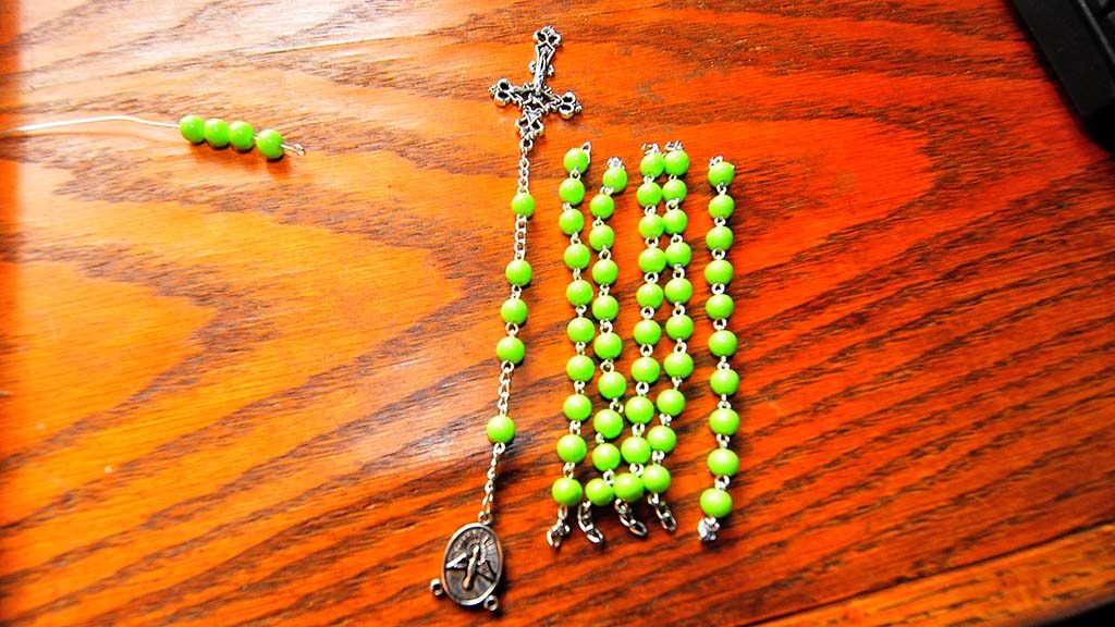 Keeping the Faith: Rosary-Maker Freely Shares His Amid Holy Week ...