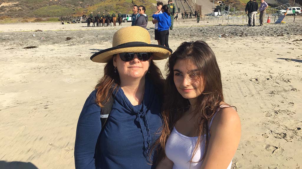 Nicaraguan Tearfully Wades into Border Patrol Hands Ahead of Nielsen ...