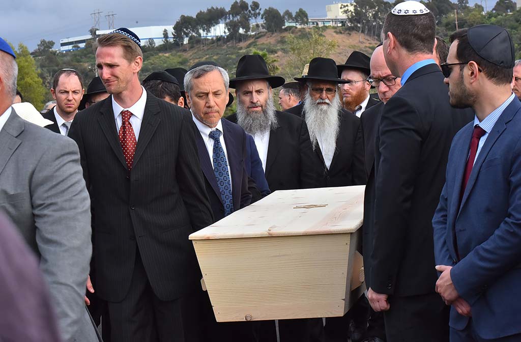 Lori Kaye Daughter at Poway Funeral: 'My Mother Has Already Forgiven ...