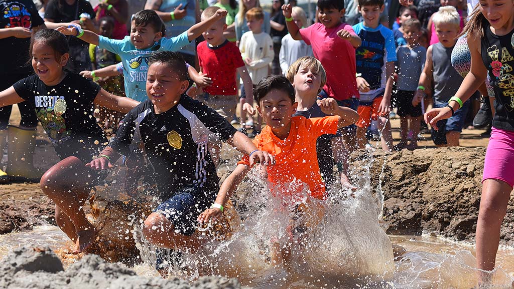 Good Clean Fun at Crown Point Park: 2,000 Celebrate Mud Day Naturally ...
