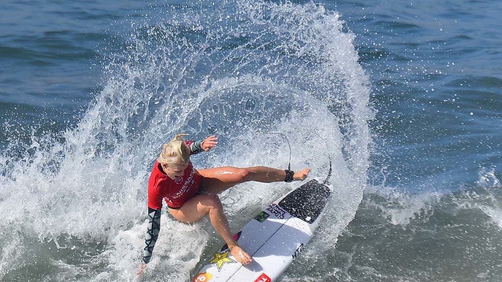 One-Armed Surf Legend Bethany Hamilton Makes Waves at Oceanside Pier ...
