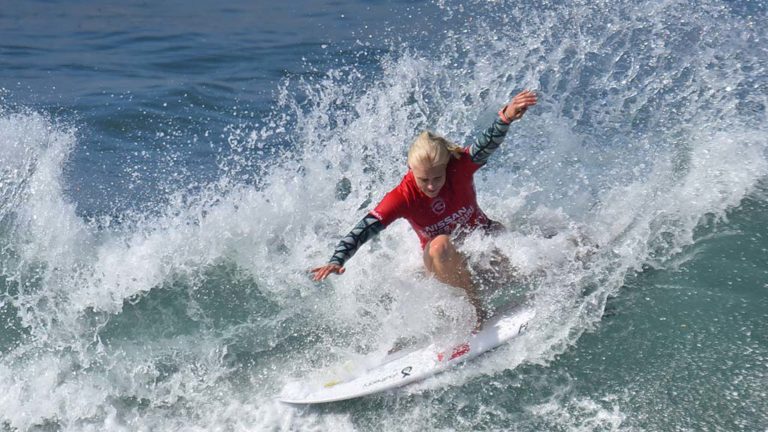 One-Armed Surf Legend Bethany Hamilton Makes Waves at Oceanside Pier ...