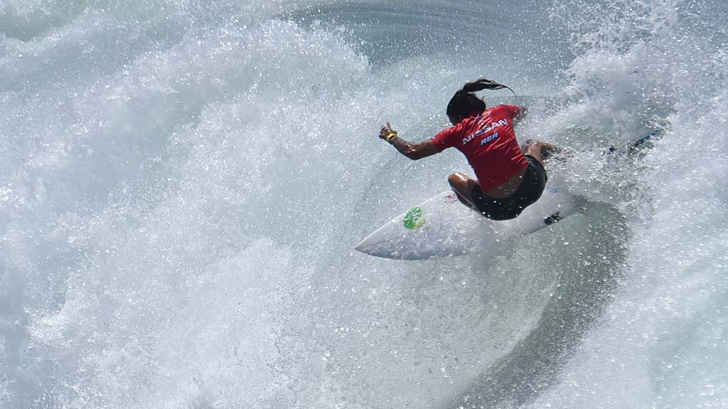 One-Armed Surf Legend Bethany Hamilton Makes Waves at Oceanside Pier ...