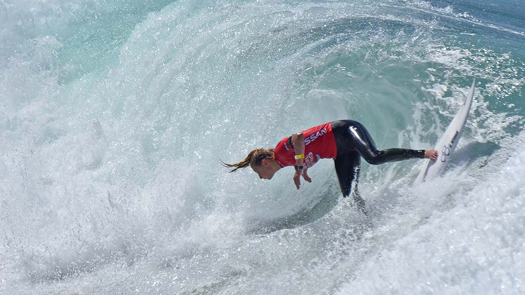 One-Armed Surf Legend Bethany Hamilton Makes Waves at Oceanside Pier ...
