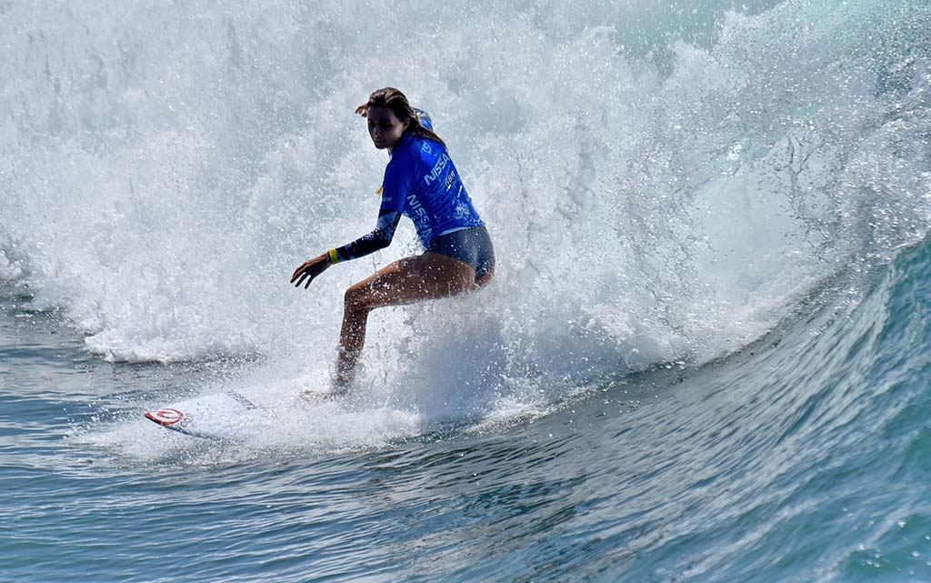 One-Armed Surf Legend Bethany Hamilton Makes Waves at Oceanside Pier ...