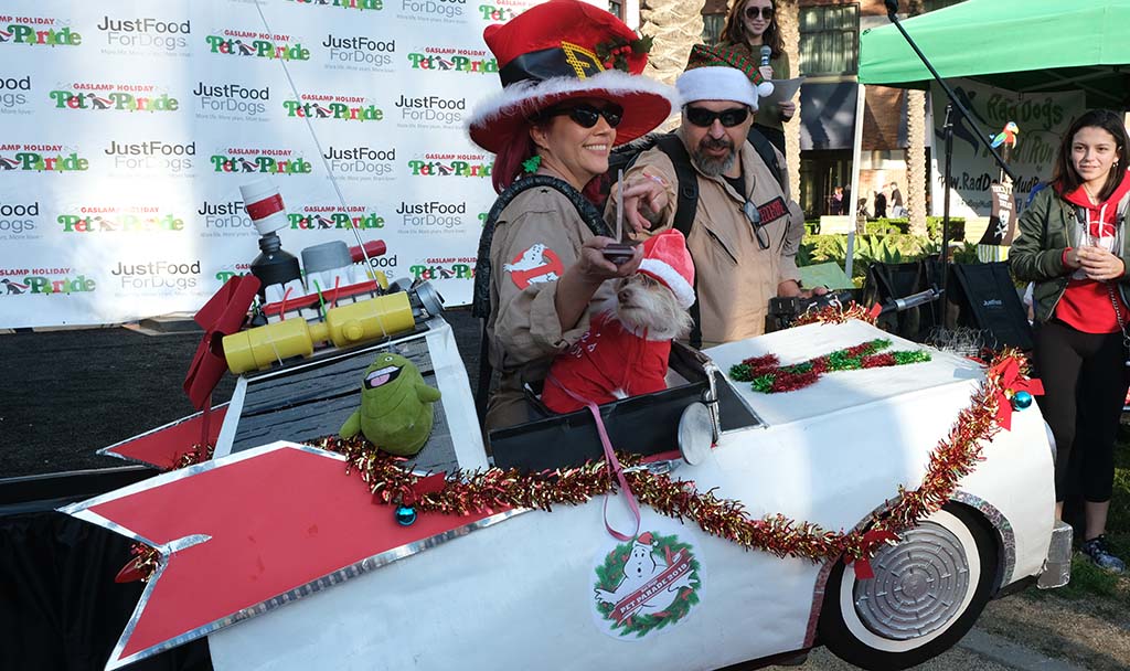 Feliz Navidog! Thousands Pack Gaslamp for America's Finest Canines (and ...