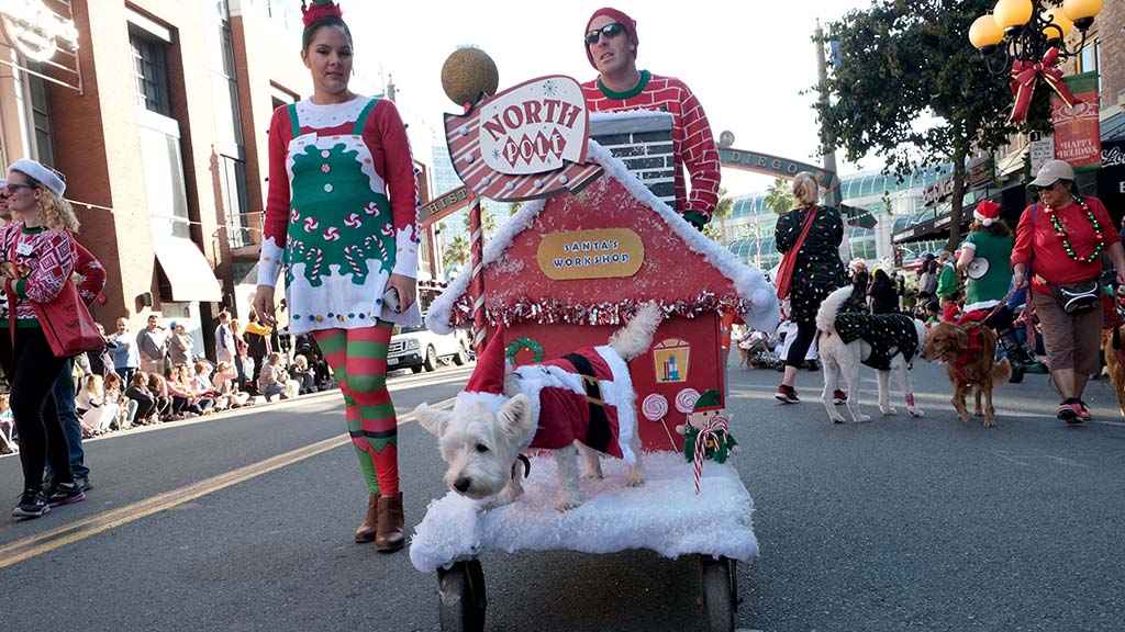 Feliz Navidog! Thousands Pack Gaslamp for America's Finest Canines (and ...