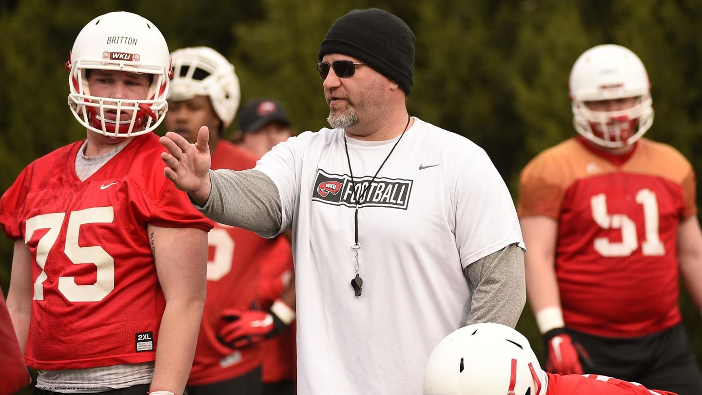 Ex-Chargers Player Mike Goff Returning to Coach Aztecs' Offensive Line ...