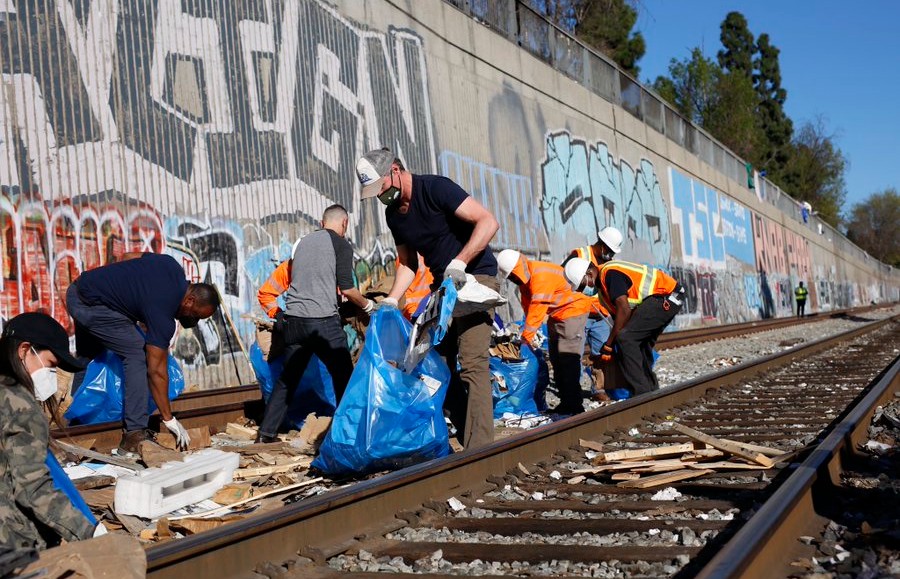 Newsom Vows to End 'Third-World' Freight Train Robberies in Los Angeles ...