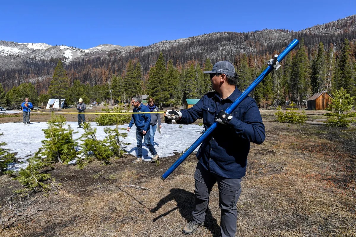 Californian's Crucial Sierra Snowpack Falls to Lowest Level in 7 Years ...