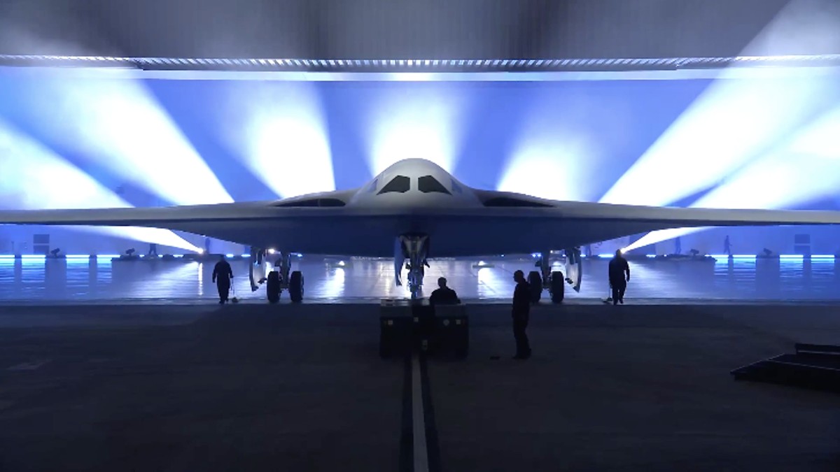 'A Bomber Like No Other': The California-Built B-21 Raider is Here ...