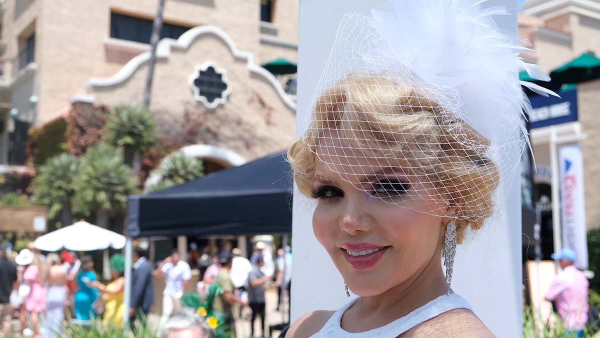 Barbie-Pink Headwear Tops Opening Day Hat Contest at Del Mar — Horses ...