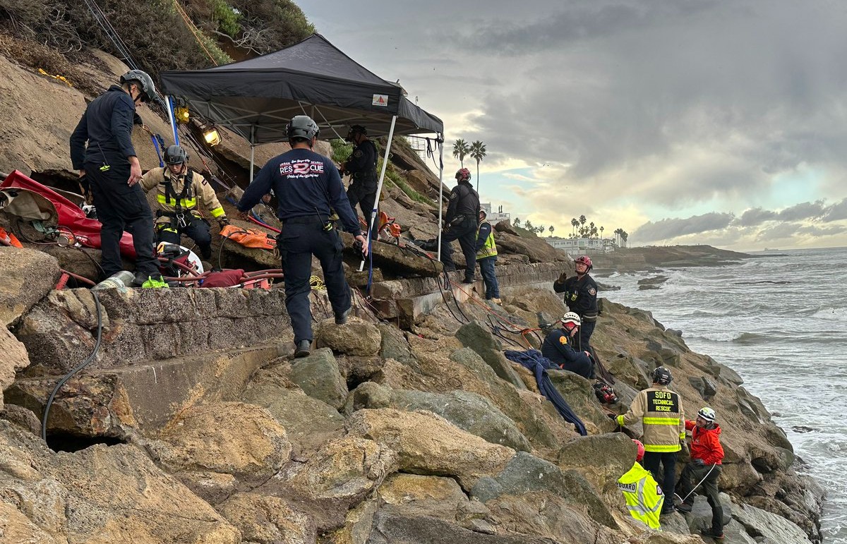 Man Trapped in Hole on Sunset Cliffs Safely Rescued After Nearly a Day ...