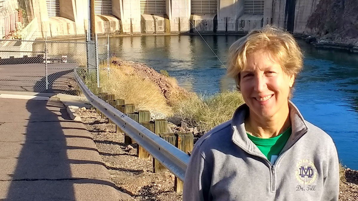 Teacher, Marine vet Suzanne Till targets Issa as 'nonpartisan moderate ...